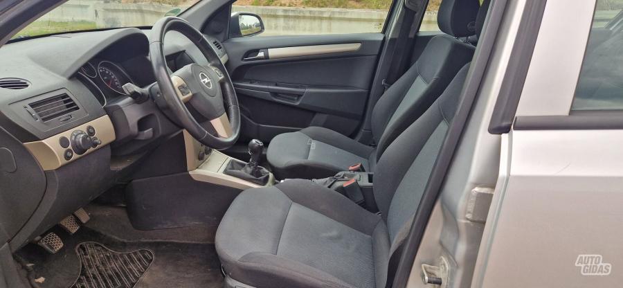 Grey Opel Astra 2007 in Kaunas, with an engine capacity of 1.30 L and mileage of 448 thousand km for 600 €, photo 8 on AUTOMOTO.COM.LV
