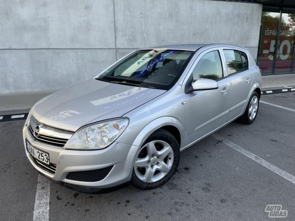 Pelēks Opel Astra 2007 Alīta, ar dzinēja tilpumu 1.30 L un nobraukumu 400 tūkst. km par 1000 €, foto 1 vietnē AUTOMOTO.COM.LV