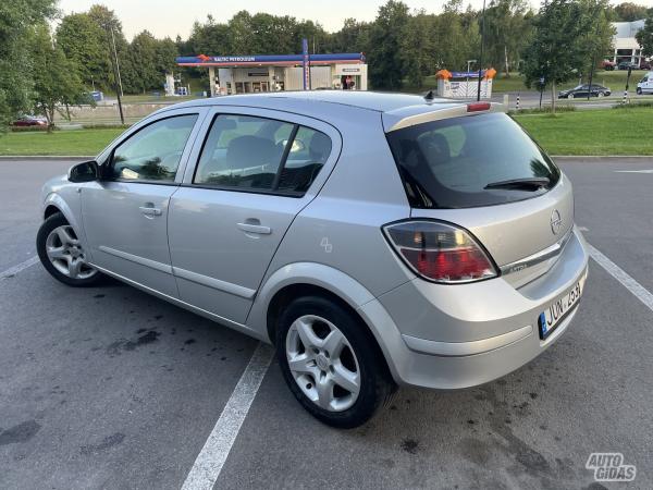 Pelēks Opel Astra 2007 Alīta, ar dzinēja tilpumu 1.30 L un nobraukumu 400 tūkst. km par 1000 €, foto 3 vietnē AUTOMOTO.COM.LV