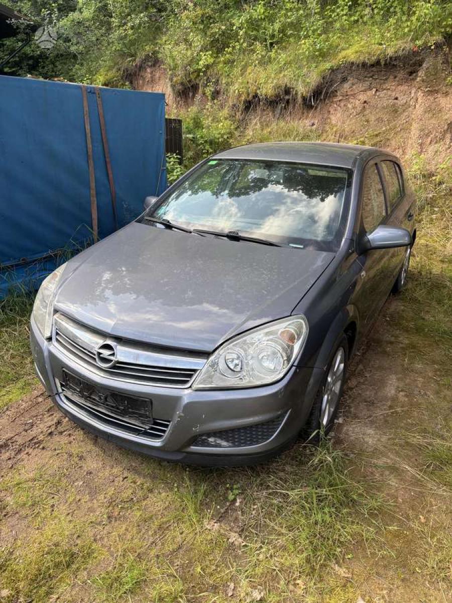 Pelēks Opel Astra 2007 Kauņa, ar dzinēja tilpumu 1.69 L un nobraukumu 240 tūkst. km par 420 €, foto 1 vietnē AUTOMOTO.COM.LV