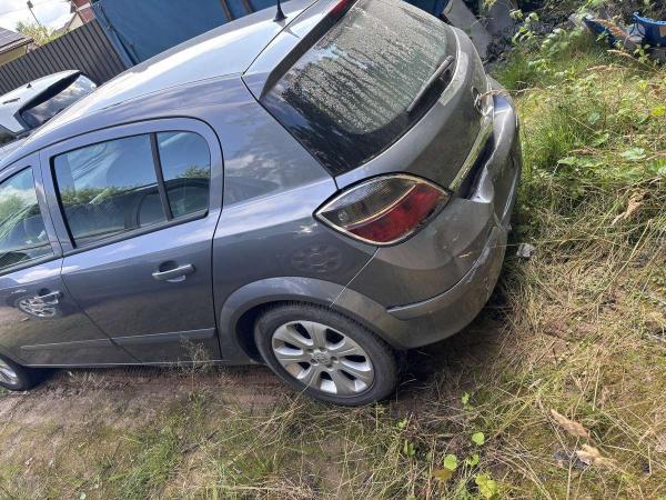 Pelēks Opel Astra 2007 Kauņa, ar dzinēja tilpumu 1.69 L un nobraukumu 240 tūkst. km par 420 €, foto 4 vietnē AUTOMOTO.COM.LV