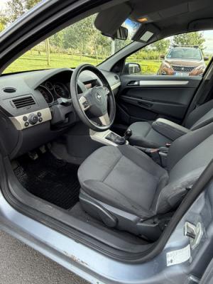 Grey Opel Astra 2007 in Tallinn, with an engine capacity of 1.40 L and mileage of 364 thousand km for 500 €, photo 4 on AUTOMOTO.COM.LV