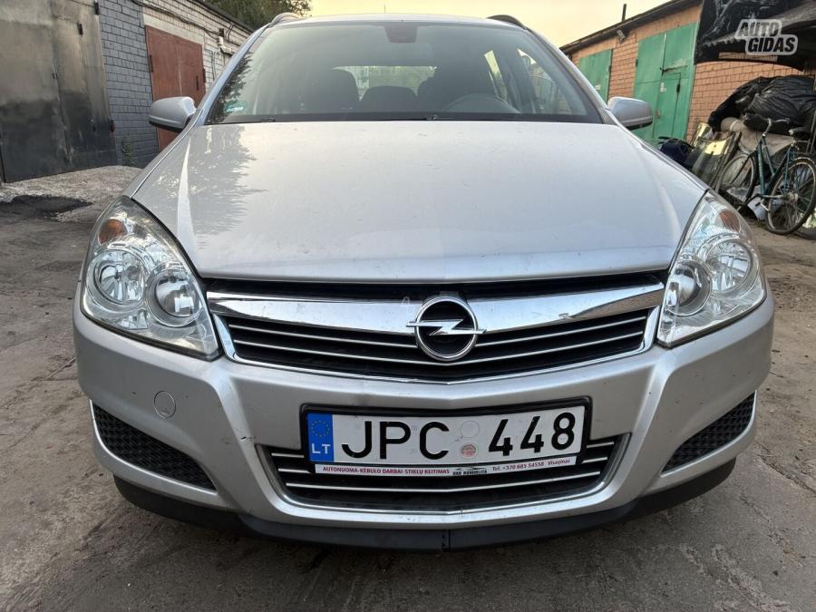 Grey Opel Astra 2007 in Visaginas, with an engine capacity of 1.90 L and mileage of 300 thousand km for 1300 €, photo 1 on AUTOMOTO.COM.LV