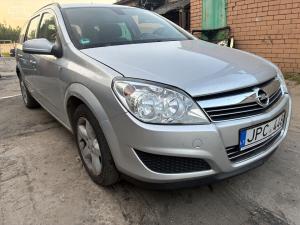Grey Opel Astra 2007 in Visaginas, with an engine capacity of 1.90 L and mileage of 300 thousand km for 1300 €, photo 4 on AUTOMOTO.COM.LV