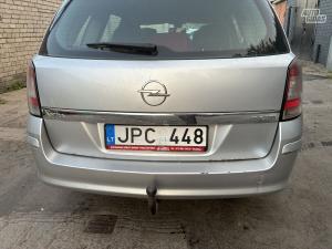 Grey Opel Astra 2007 in Visaginas, with an engine capacity of 1.90 L and mileage of 300 thousand km for 1300 €, photo 6 on AUTOMOTO.COM.LV