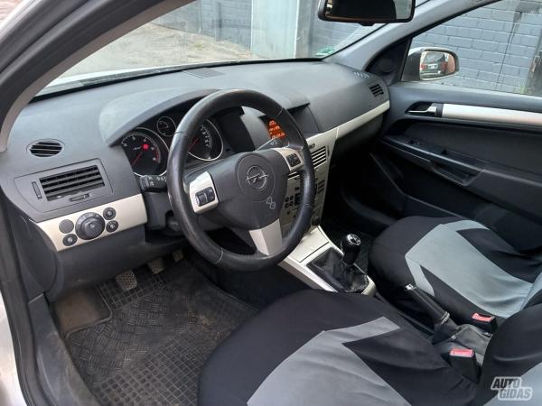 Pelēks Opel Astra 2007 Visaginas, ar dzinēja tilpumu 1.90 L un nobraukumu 300 tūkst. km par 1300 €, foto 9 vietnē AUTOMOTO.COM.LV