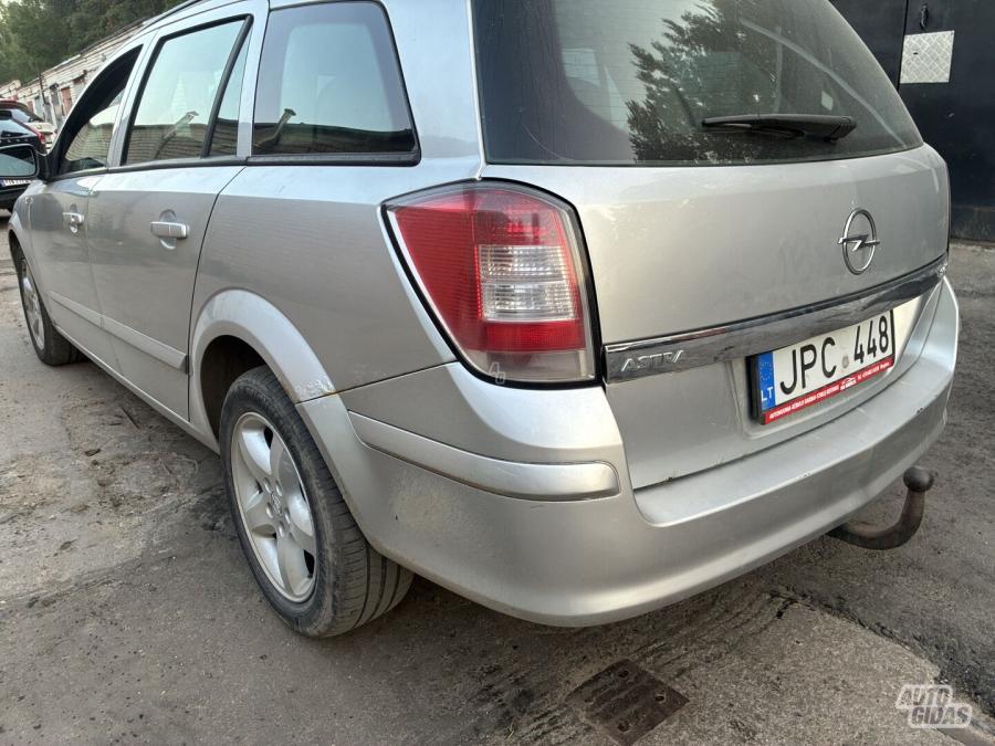 Grey Opel Astra 2007 in Vilnius, with an engine capacity of 1.90 L and mileage of 300 thousand km for 1300 €, photo 8 on AUTOMOTO.COM.LV