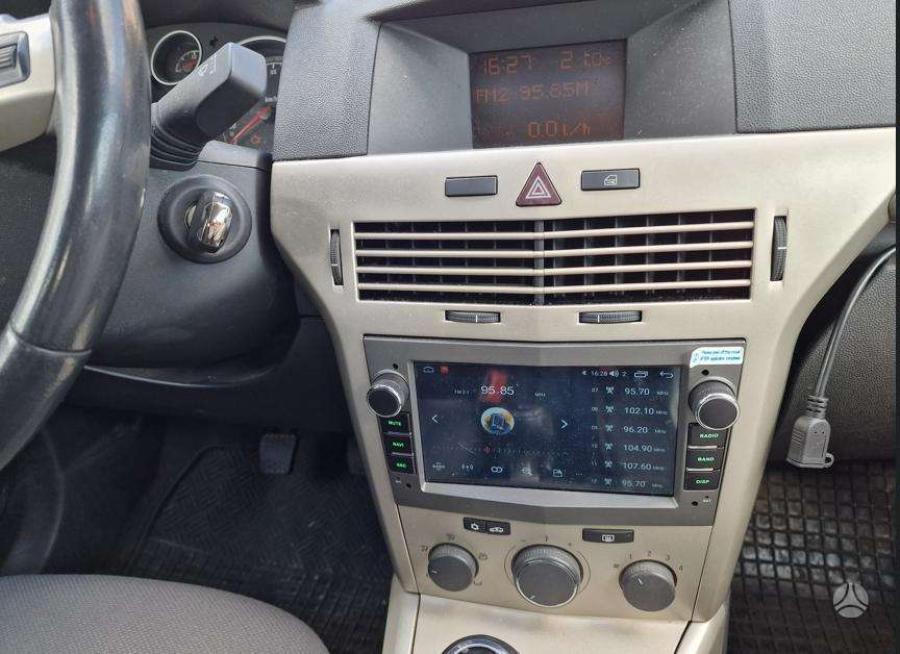 Grey Opel Astra 2007 in Kaunas, with an engine capacity of 1.36 L and mileage of 211 thousand km for 1980 €, photo 4 on AUTOMOTO.COM.LV