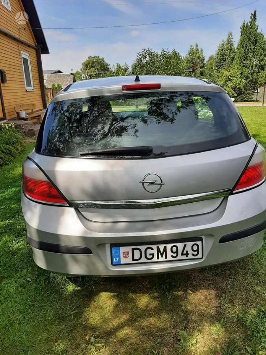 Grey Opel Astra 2007 in Ukmerge, with an engine capacity of 1.69 L and mileage of 193 thousand km for 950 €, photo 6 on AUTOMOTO.COM.LV