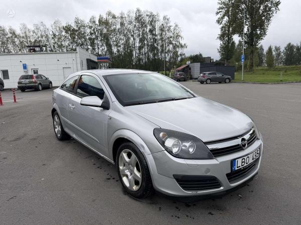 Grey Opel Astra 2007 in Vilnius, with an engine capacity of 1.90 L and mileage of 273 thousand km for 1350 €, photo 1 on AUTOMOTO.COM.LV