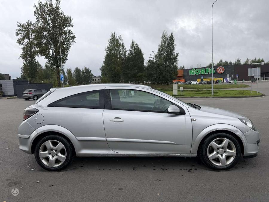 Grey Opel Astra 2007 in Vilnius, with an engine capacity of 1.90 L and mileage of 273 thousand km for 1350 €, photo 5 on AUTOMOTO.COM.LV