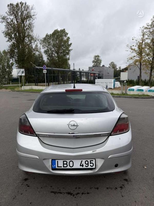 Grey Opel Astra 2007 in Vilnius, with an engine capacity of 1.90 L and mileage of 273 thousand km for 1350 €, photo 7 on AUTOMOTO.COM.LV