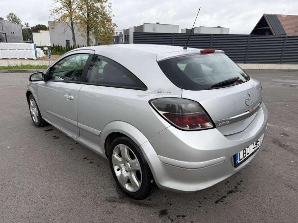 Grey Opel Astra 2007 in Vilnius, with an engine capacity of 1.90 L and mileage of 273 thousand km for 1350 €, photo 8 on AUTOMOTO.COM.LV