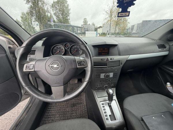 Grey Opel Astra 2007 in Vilnius, with an engine capacity of 1.90 L and mileage of 273 thousand km for 1350 €, photo 9 on AUTOMOTO.COM.LV