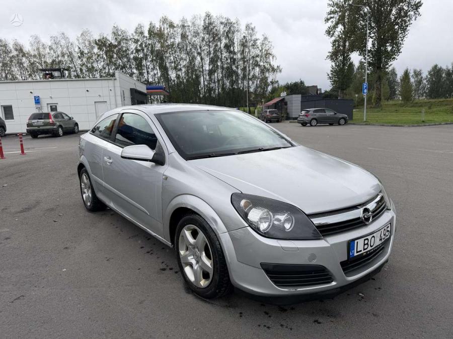 Grey Opel Astra 2007 in Vilnius, with an engine capacity of 1.90 L and mileage of 273 thousand km for 1350 €, photo 2 on AUTOMOTO.COM.LV