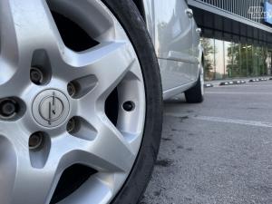 Grey Opel Astra 2007 in Alytus, with an engine capacity of 1.30 L and mileage of 400 thousand km for 800 €, photo 9 on AUTOMOTO.COM.LV