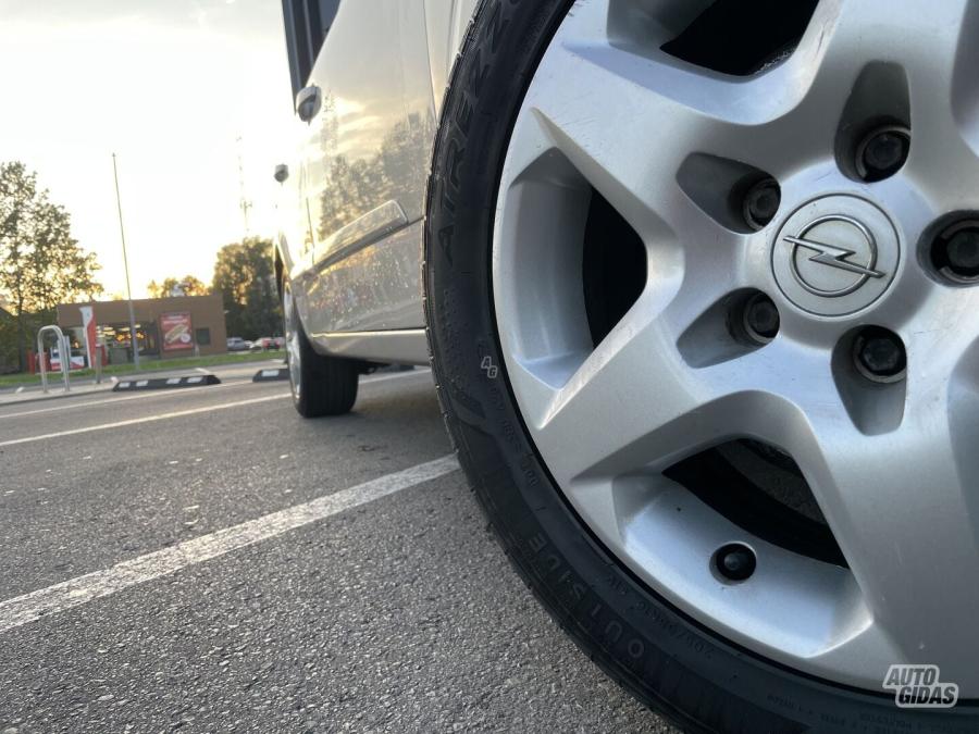 Grey Opel Astra 2007 in Alytus, with an engine capacity of 1.30 L and mileage of 400 thousand km for 800 €, photo 10 on AUTOMOTO.COM.LV