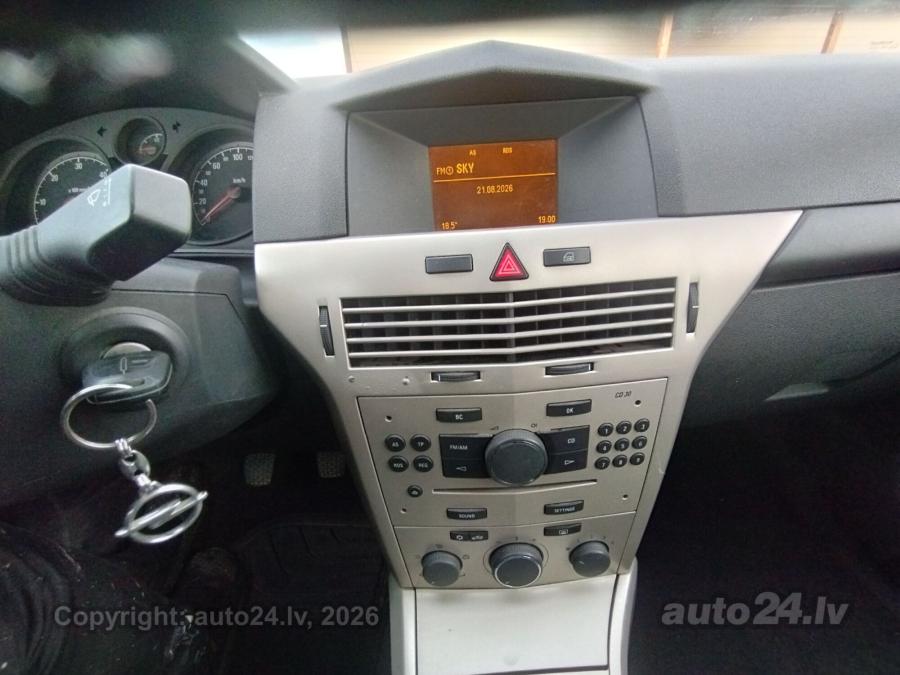 Pelēks Opel Astra 2007 Tallina, ar dzinēja tilpumu 1.20 L un nobraukumu 299 tūkst. km par 1100 €, foto 4 vietnē AUTOMOTO.COM.LV