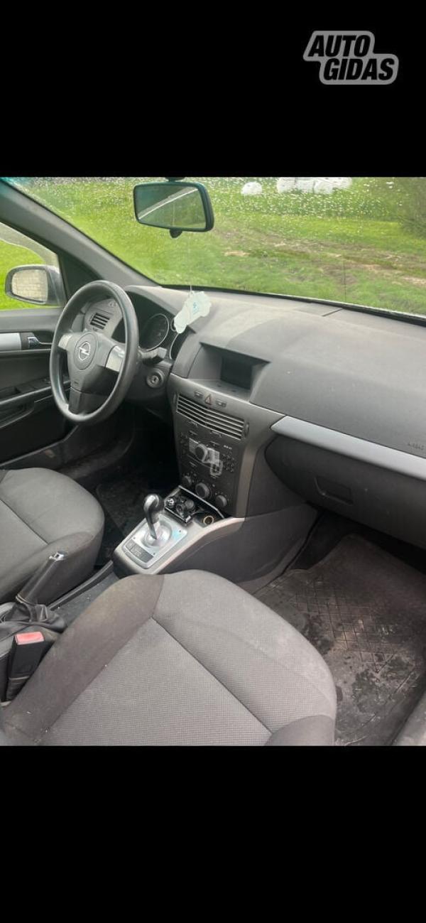 Opel Astra 2007 Panevēža vietnē Pelēks Opel Astra 2007 Panevēža, ar dzinēja tilpumu 1.30 L un nobraukumu 162 tūkst. km par 1000 €, foto 4 vietnē AUTOMOTO.COM.LV