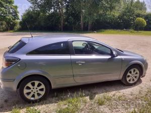 Grey Opel Astra 2008 in Riga, with an engine capacity of 1.60 L and mileage of 166 thousand km for 1900 €, photo 3 on AUTOMOTO.COM.LV