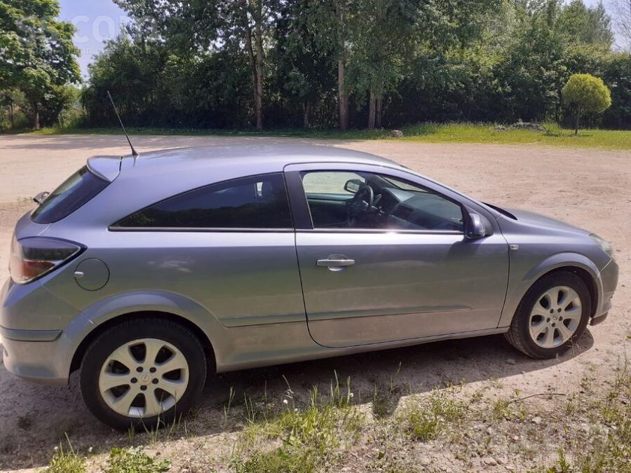 Grey Opel Astra 2008 in Riga, with an engine capacity of 1.60 L and mileage of 166 thousand km for 1900 €, photo 3 on AUTOMOTO.COM.LV