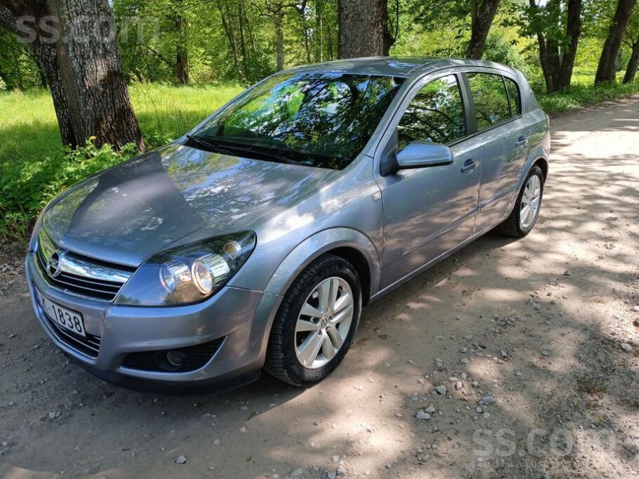 Pelēks Opel Astra 2008 Rīga, ar dzinēja tilpumu 1.90 L un nobraukumu 290 tūkst. km par 2000 €, foto 1 vietnē AUTOMOTO.COM.LV