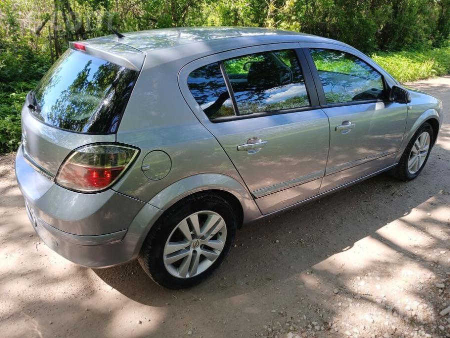 Pelēks Opel Astra 2008 Rīga, ar dzinēja tilpumu 1.90 L un nobraukumu 290 tūkst. km par 2000 €, foto 4 vietnē AUTOMOTO.COM.LV
