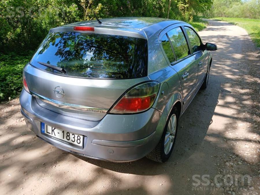 Pelēks Opel Astra 2008 Rīga, ar dzinēja tilpumu 1.90 L un nobraukumu 290 tūkst. km par 2000 €, foto 6 vietnē AUTOMOTO.COM.LV