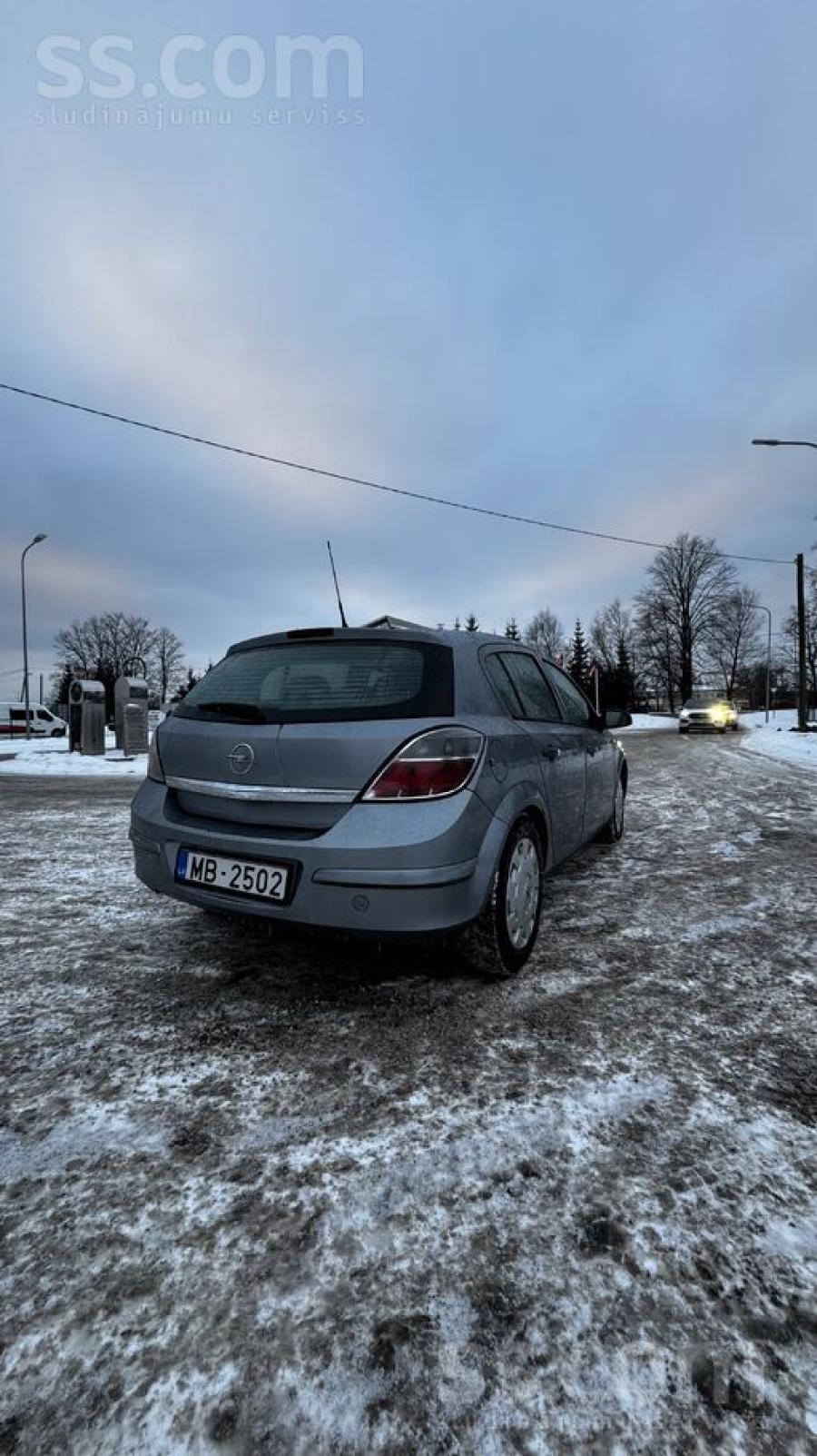 Grey Opel Astra 2008 in Riga, with an engine capacity of 1.40 L and mileage of 224 thousand km for 1850 €, photo 2 on AUTOMOTO.COM.LV