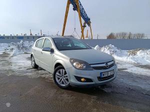 Grey Opel Astra 2008 in Klaipeda, with an engine capacity of 1.69 L and mileage of 244 thousand km for 1999 €, photo  on AUTOMOTO.COM.LV