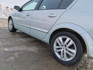 Grey Opel Astra 2008 in Klaipeda, with an engine capacity of 1.69 L and mileage of 244 thousand km for 1999 €, photo 9 on AUTOMOTO.COM.LV