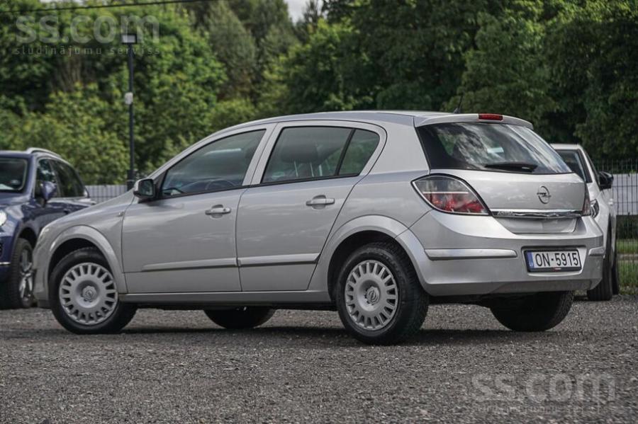 Pelēks Opel Astra 2008 Rīga, ar dzinēja tilpumu 1.40 L un nobraukumu 180 tūkst. km par 2790 €, foto 4 vietnē AUTOMOTO.COM.LV