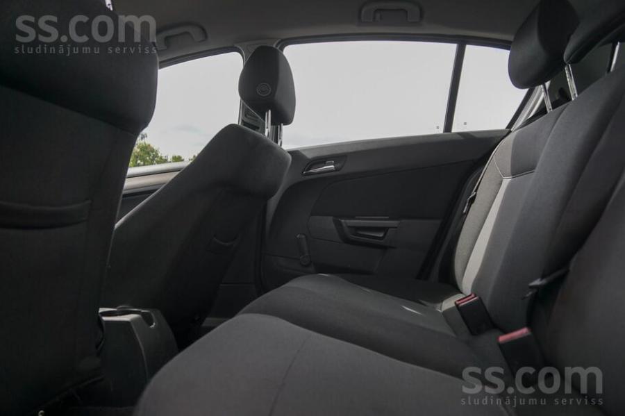 Pelēks Opel Astra 2008 Rīga, ar dzinēja tilpumu 1.40 L un nobraukumu 180 tūkst. km par 2790 €, foto 14 vietnē AUTOMOTO.COM.LV