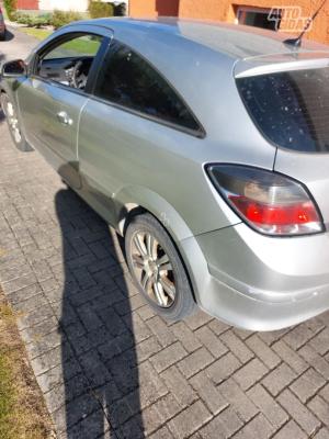 Grey Opel Astra 2008 in Akmene, with an engine capacity of 1.70 L and mileage of 200 thousand km for 700 €, photo 3 on AUTOMOTO.COM.LV