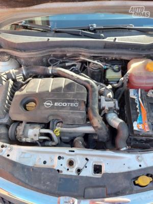 Grey Opel Astra 2008 in Akmene, with an engine capacity of 1.70 L and mileage of 200 thousand km for 700 €, photo 5 on AUTOMOTO.COM.LV