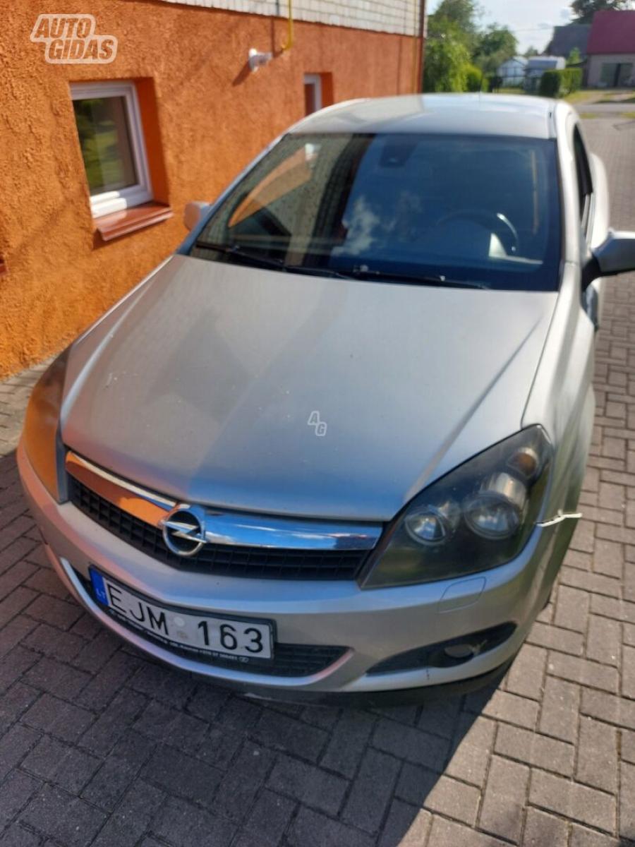 Grey Opel Astra 2008 in Akmene, with an engine capacity of 1.70 L and mileage of 200 thousand km for 700 €, photo 7 on AUTOMOTO.COM.LV