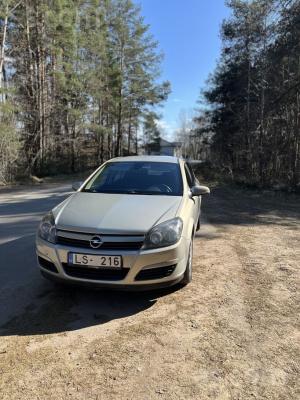 Grey Opel Astra 2008 in Riga, with an engine capacity of 1.90 L and mileage of 278 thousand km for 1850 €, photo 4 on AUTOMOTO.COM.LV