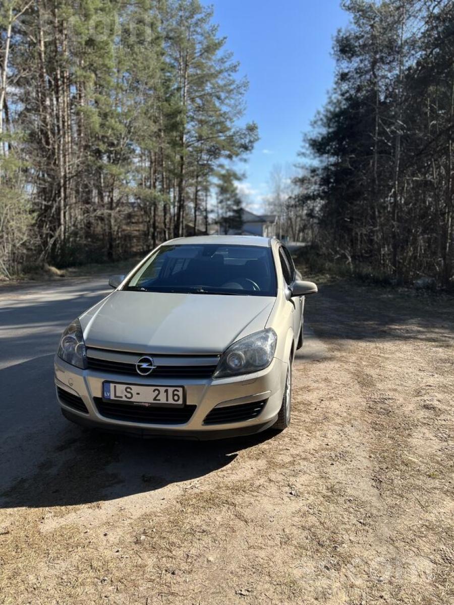 Grey Opel Astra 2008 in Riga, with an engine capacity of 1.90 L and mileage of 278 thousand km for 1850 €, photo 4 on AUTOMOTO.COM.LV