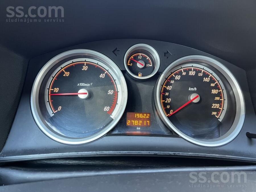 Grey Opel Astra 2008 in Riga, with an engine capacity of 1.90 L and mileage of 278 thousand km for 1850 €, photo 9 on AUTOMOTO.COM.LV