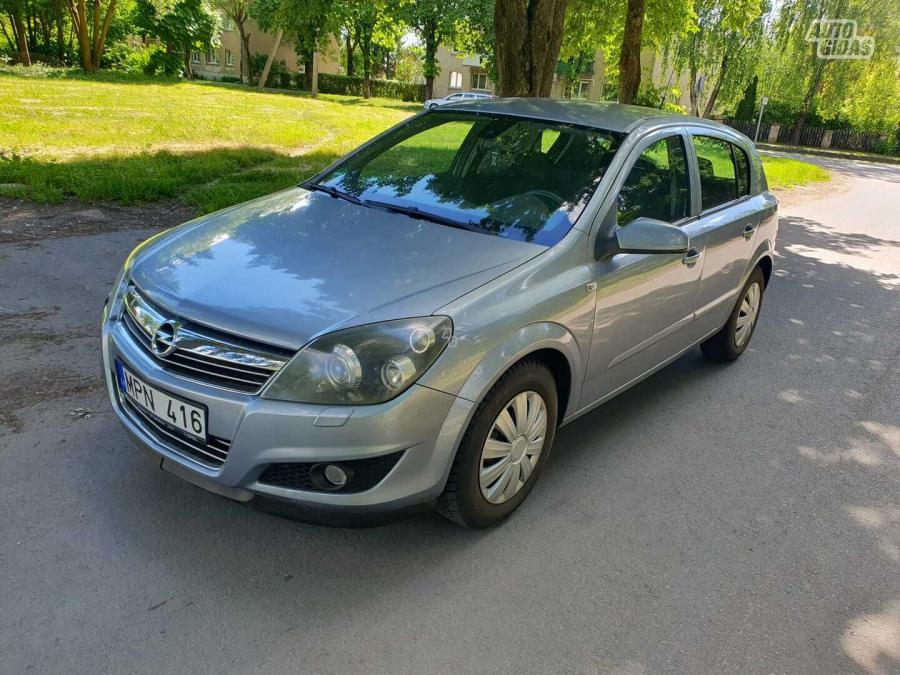 Grey Opel Astra 2008 in Vilkaviskis, with an engine capacity of 1.60 L and mileage of 250 thousand km for 650 €, photo 1 on AUTOMOTO.COM.LV