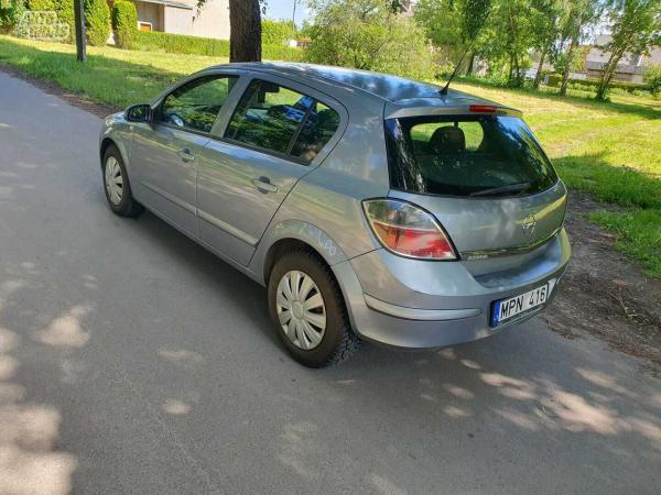 Grey Opel Astra 2008 in Vilkaviskis, with an engine capacity of 1.60 L and mileage of 250 thousand km for 650 €, photo 2 on AUTOMOTO.COM.LV
