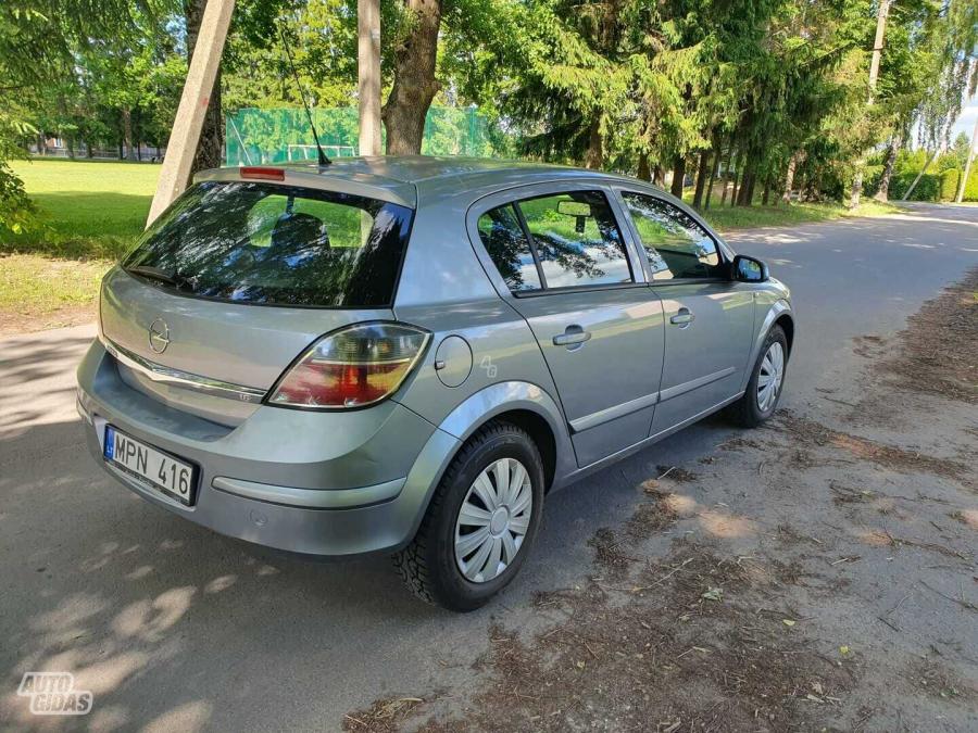 Grey Opel Astra 2008 in Vilkaviskis, with an engine capacity of 1.60 L and mileage of 250 thousand km for 650 €, photo 4 on AUTOMOTO.COM.LV