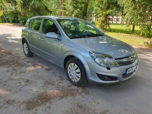 Grey Opel Astra 2008 in Vilkaviskis, with an engine capacity of 1.60 L and mileage of 250 thousand km for 650 €, photo 4 on AUTOMOTO.COM.LV