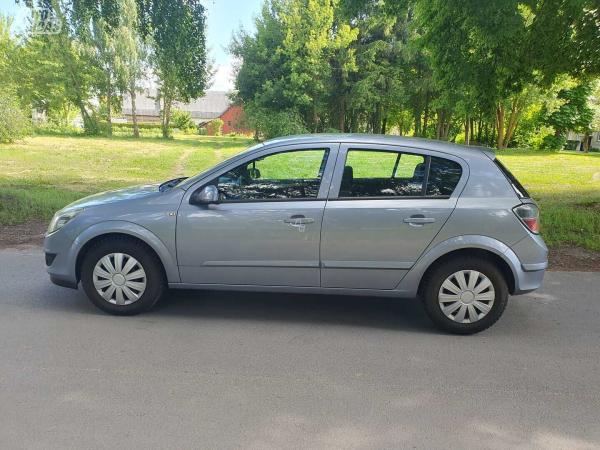 Grey Opel Astra 2008 in Vilkaviskis, with an engine capacity of 1.60 L and mileage of 250 thousand km for 650 €, photo 5 on AUTOMOTO.COM.LV