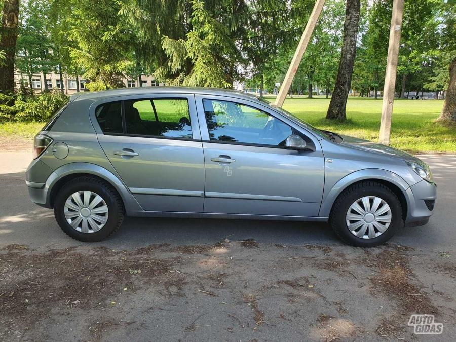 Grey Opel Astra 2008 in Vilkaviskis, with an engine capacity of 1.60 L and mileage of 250 thousand km for 650 €, photo 7 on AUTOMOTO.COM.LV