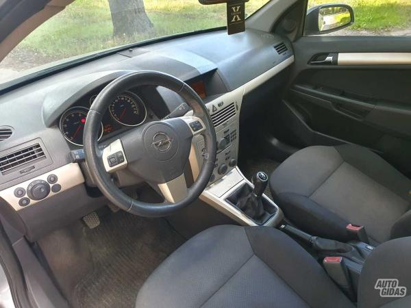 Grey Opel Astra 2008 in Vilkaviskis, with an engine capacity of 1.60 L and mileage of 250 thousand km for 650 €, photo 7 on AUTOMOTO.COM.LV