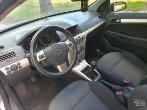 Grey Opel Astra 2008 in Vilkaviskis, with an engine capacity of 1.60 L and mileage of 250 thousand km for 650 €, photo 8 on AUTOMOTO.COM.LV
