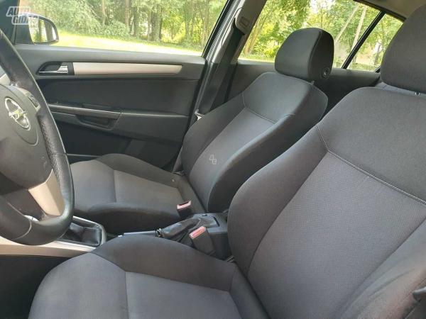 Grey Opel Astra 2008 in Vilkaviskis, with an engine capacity of 1.60 L and mileage of 250 thousand km for 650 €, photo 8 on AUTOMOTO.COM.LV