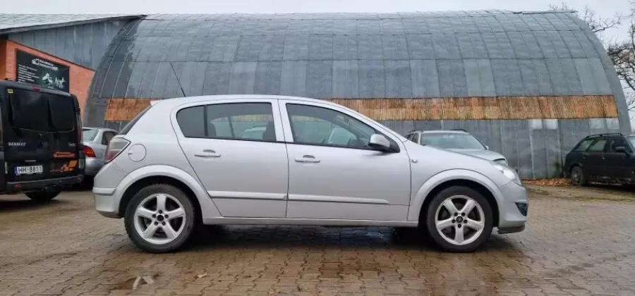 Pelēks Opel Astra 2008 Valmiera, ar dzinēja tilpumu 1.60 L un nobraukumu 217 tūkst. km par 1950 €, foto 3 vietnē AUTOMOTO.COM.LV