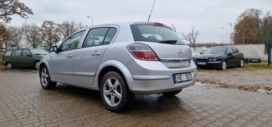 Pelēks Opel Astra 2008 Valmiera, ar dzinēja tilpumu 1.60 L un nobraukumu 217 tūkst. km par 1950 €, foto 6 vietnē AUTOMOTO.COM.LV
